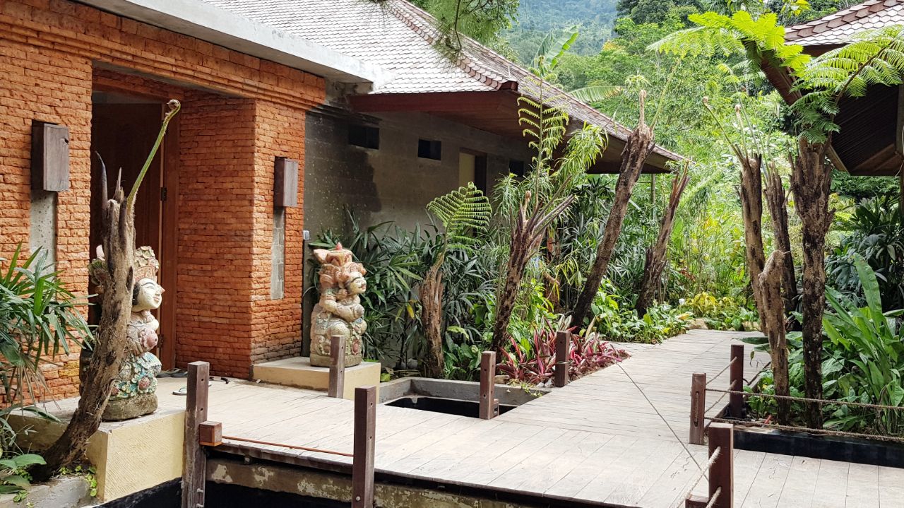 The Weekend House Project: A Balinese Style Architecture in the City of ...